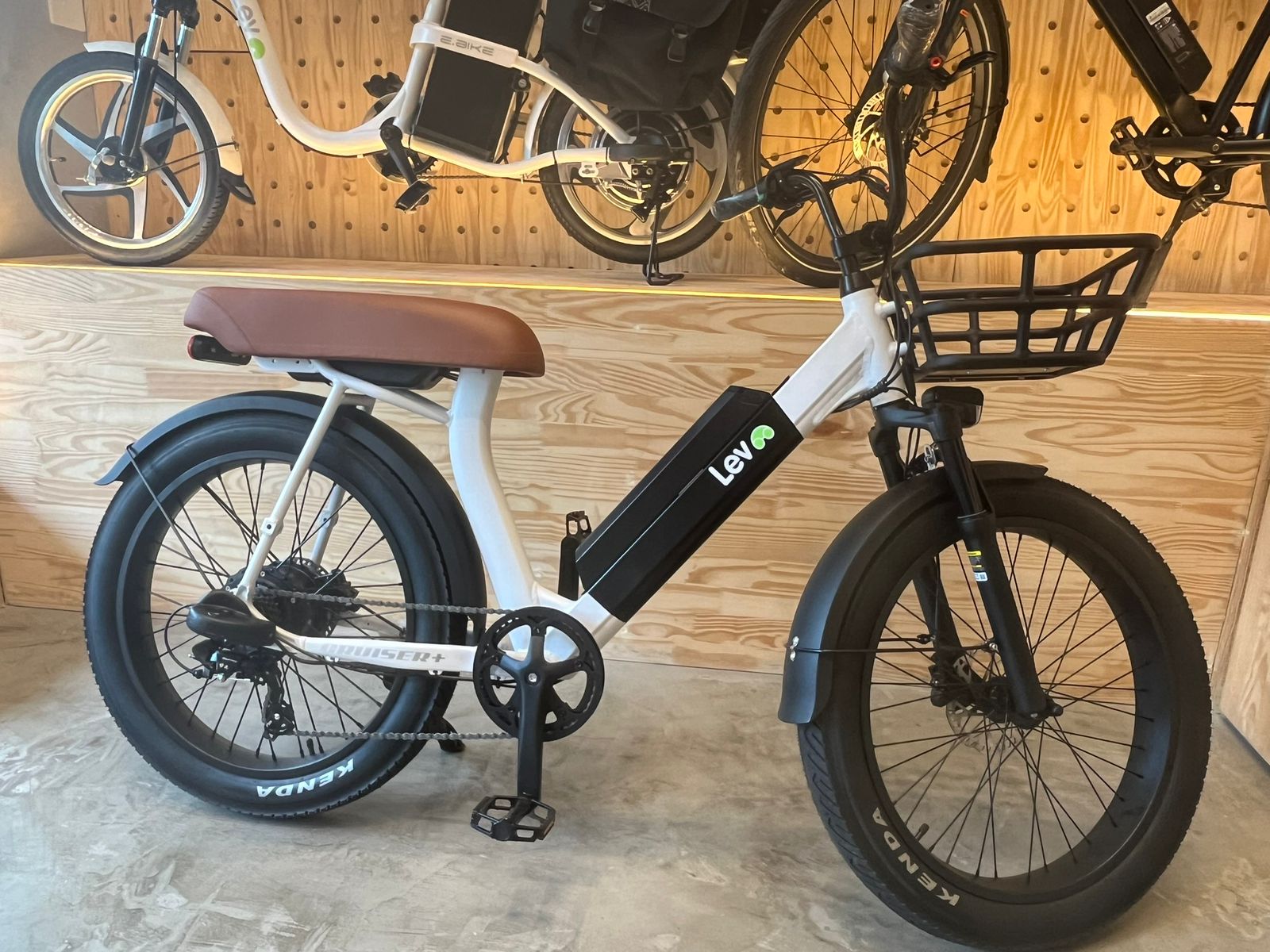 BICICLETA ELÉTRICA LEV CRUISER S PLUS Aro 24 - Bike Radar